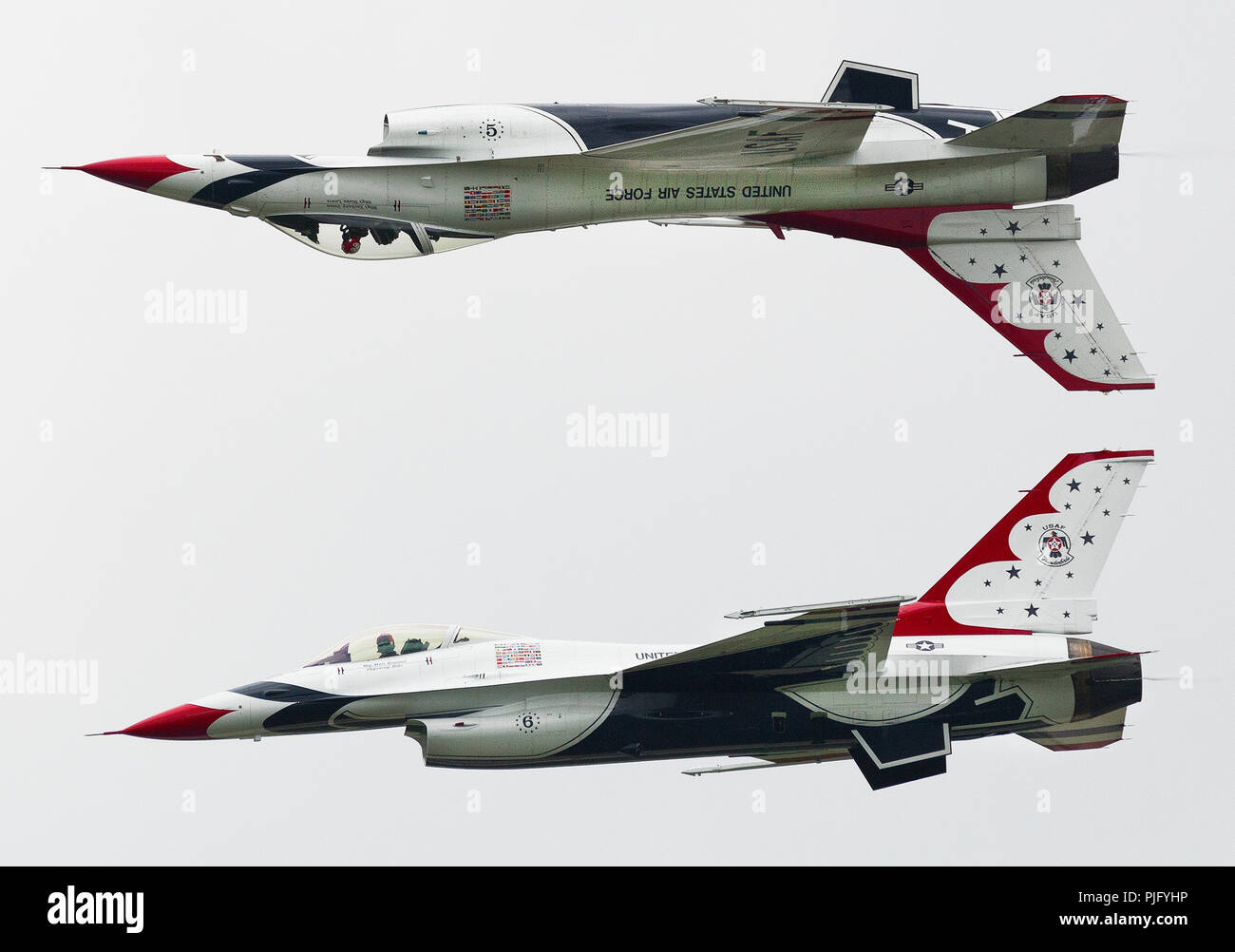 US Air Force precision areobatic team the Thunderbirds preform at ...