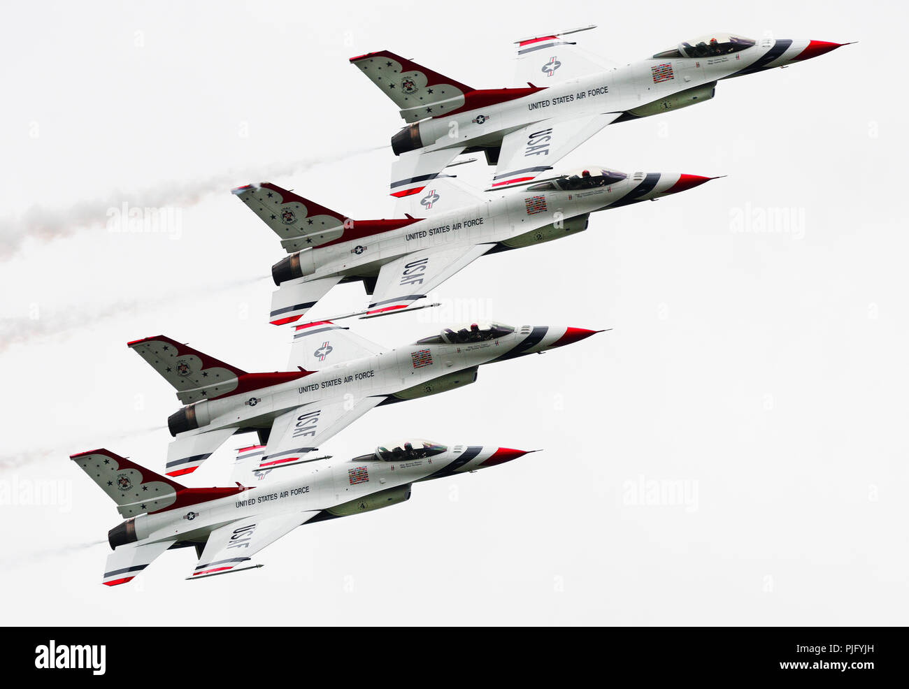 F-16 Fighting Falcon, precision formation flying by the US Air Force ...