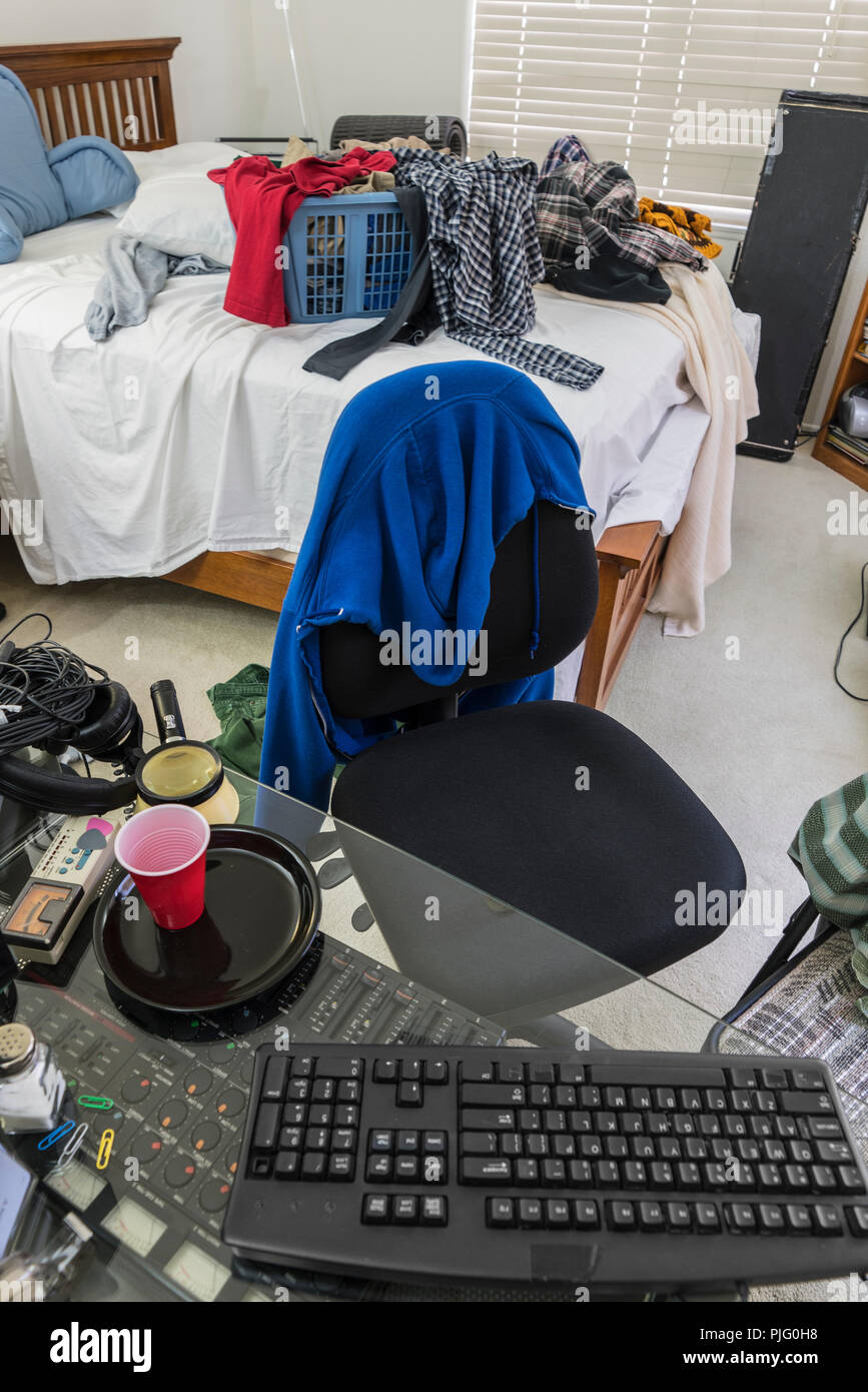 Messy dorm room hi-res stock photography and images - Alamy