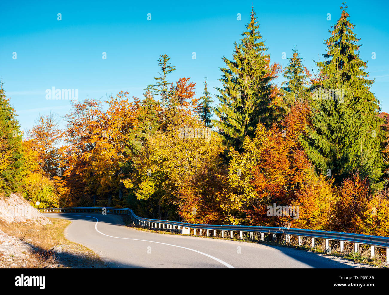 Road winding scenery hi-res stock photography and images - Alamy