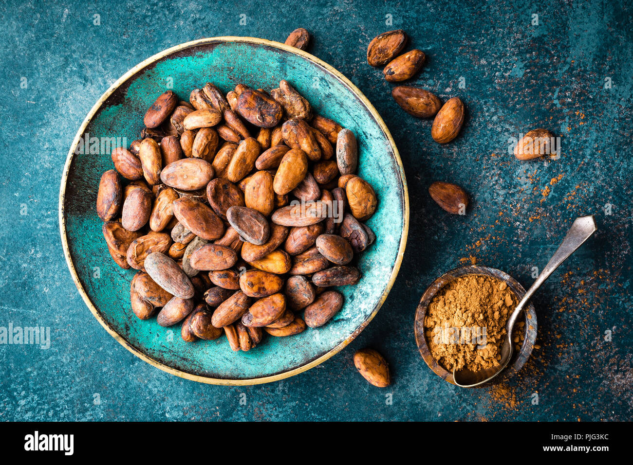 Cocoa beans and cocoa powder. Cocoa background Stock Photo - Alamy