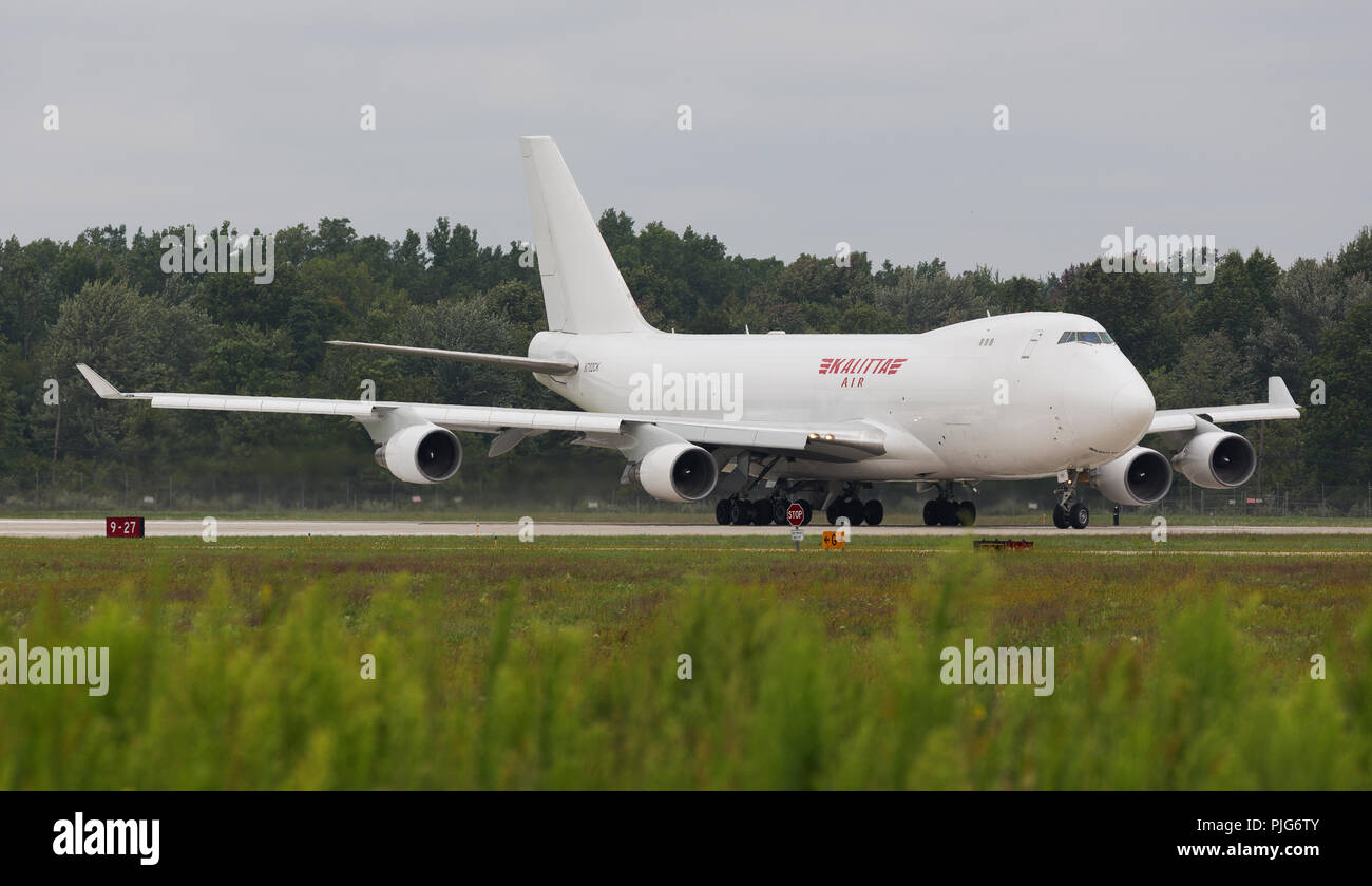 Large wide body boeing 747 hi-res stock photography and images - Alamy