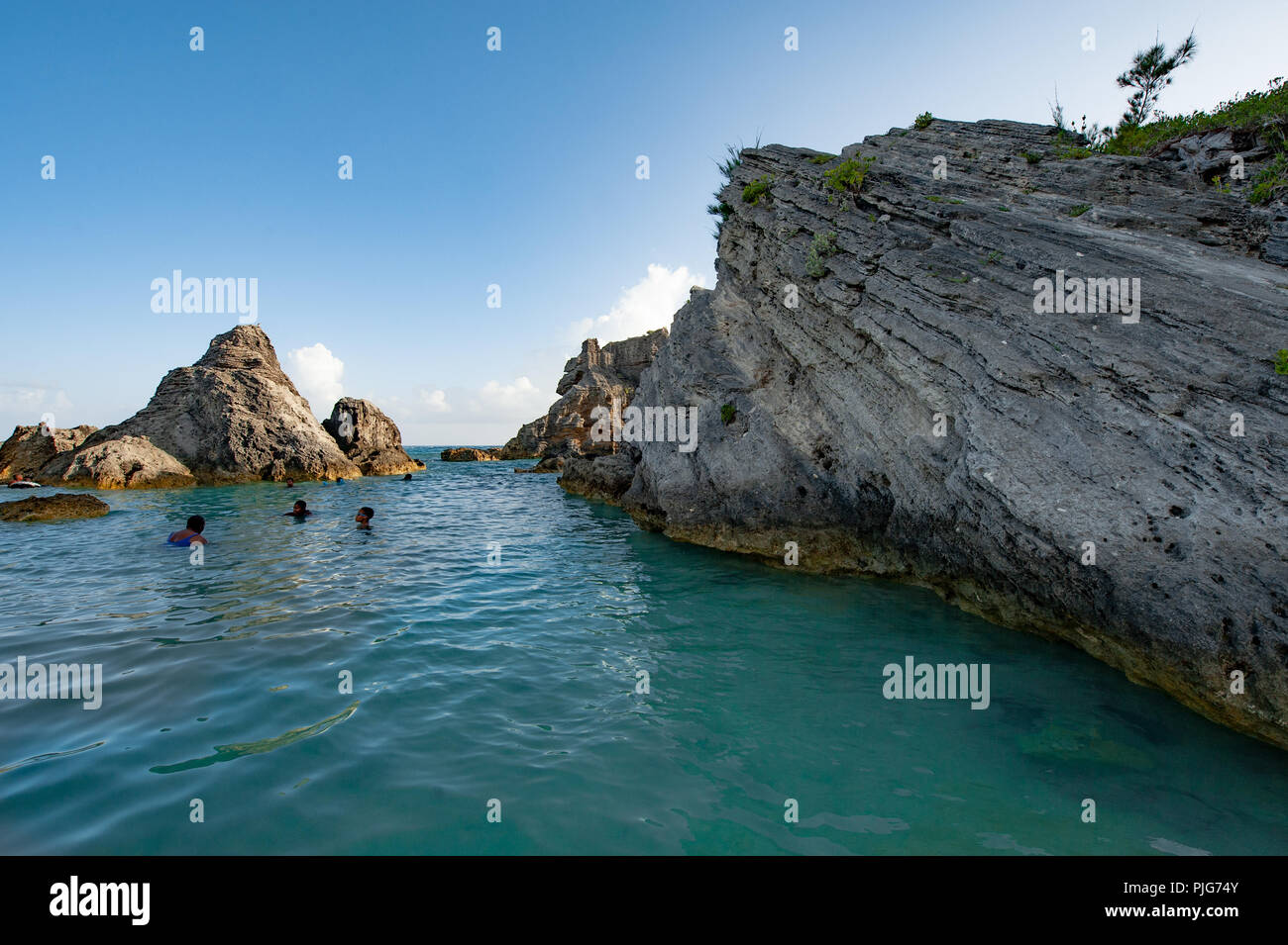 Bermuda beach and the aquamarine waters of King's Wharf and Horseshoe ...