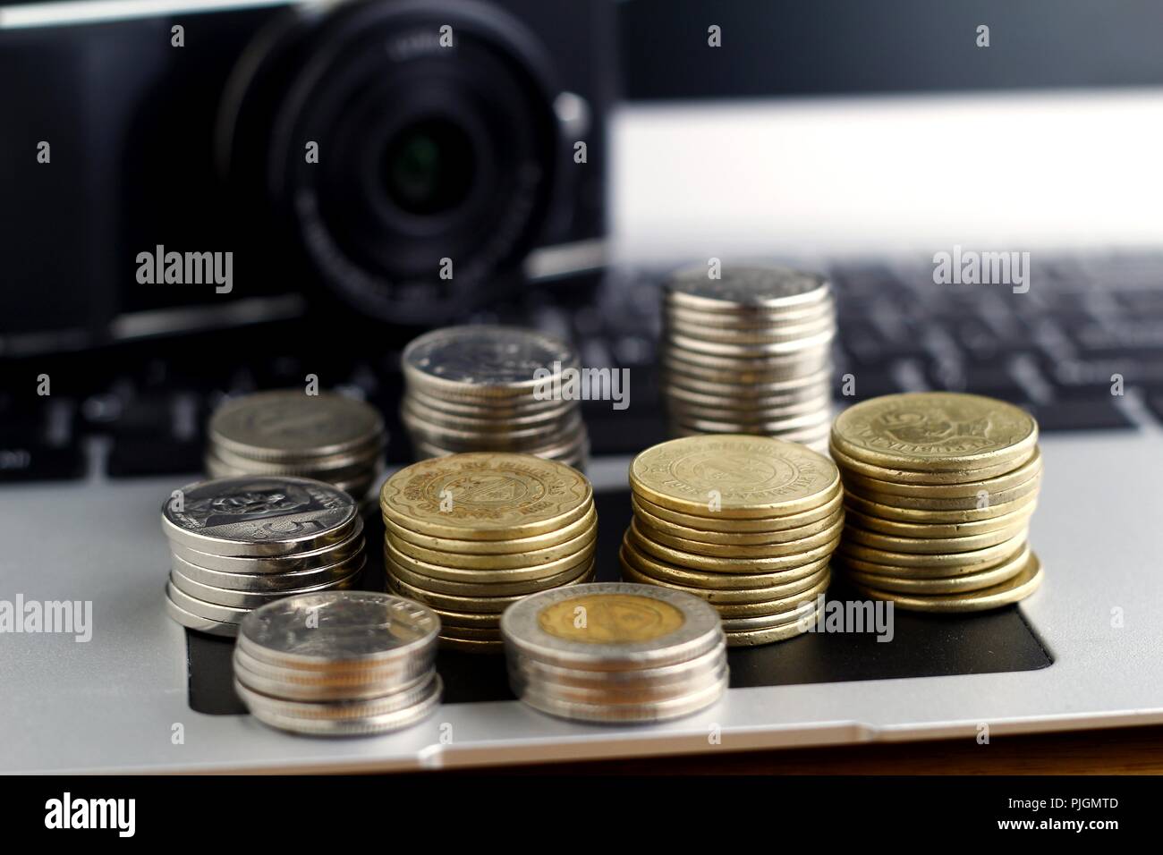 Philippine peso coin hi-res stock photography and images - Alamy