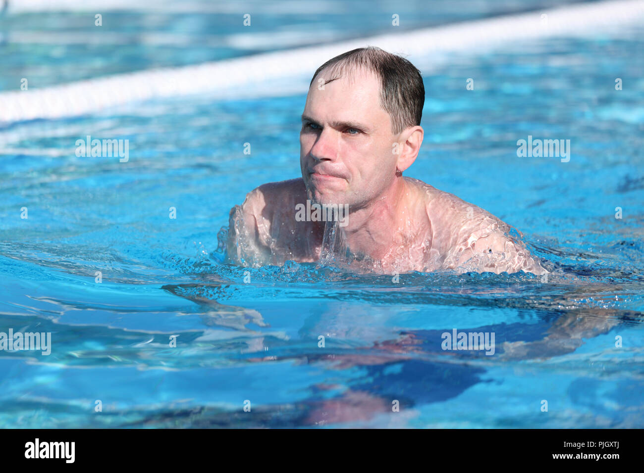 Man swimming in a swimming pool Stock Photo - Alamy