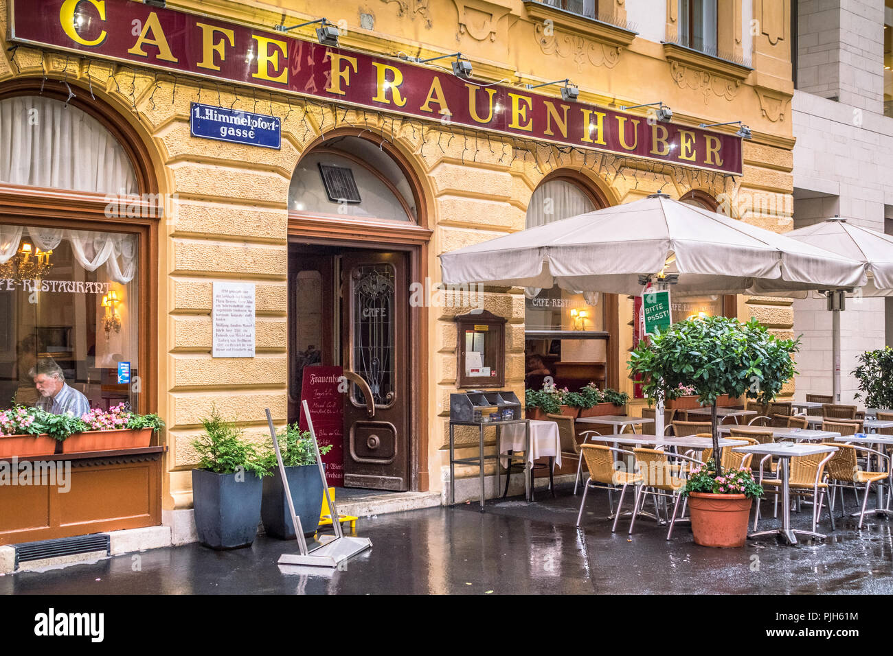 Cafe frauenhuber hi-res stock photography and images - Alamy