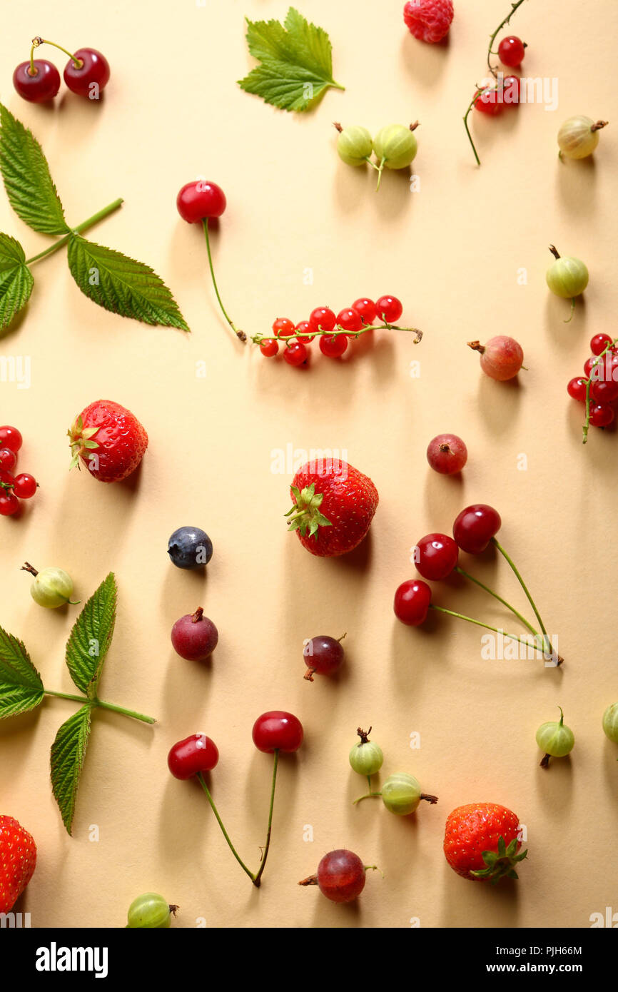 Summer berries on paper backdrop Stock Photo - Alamy