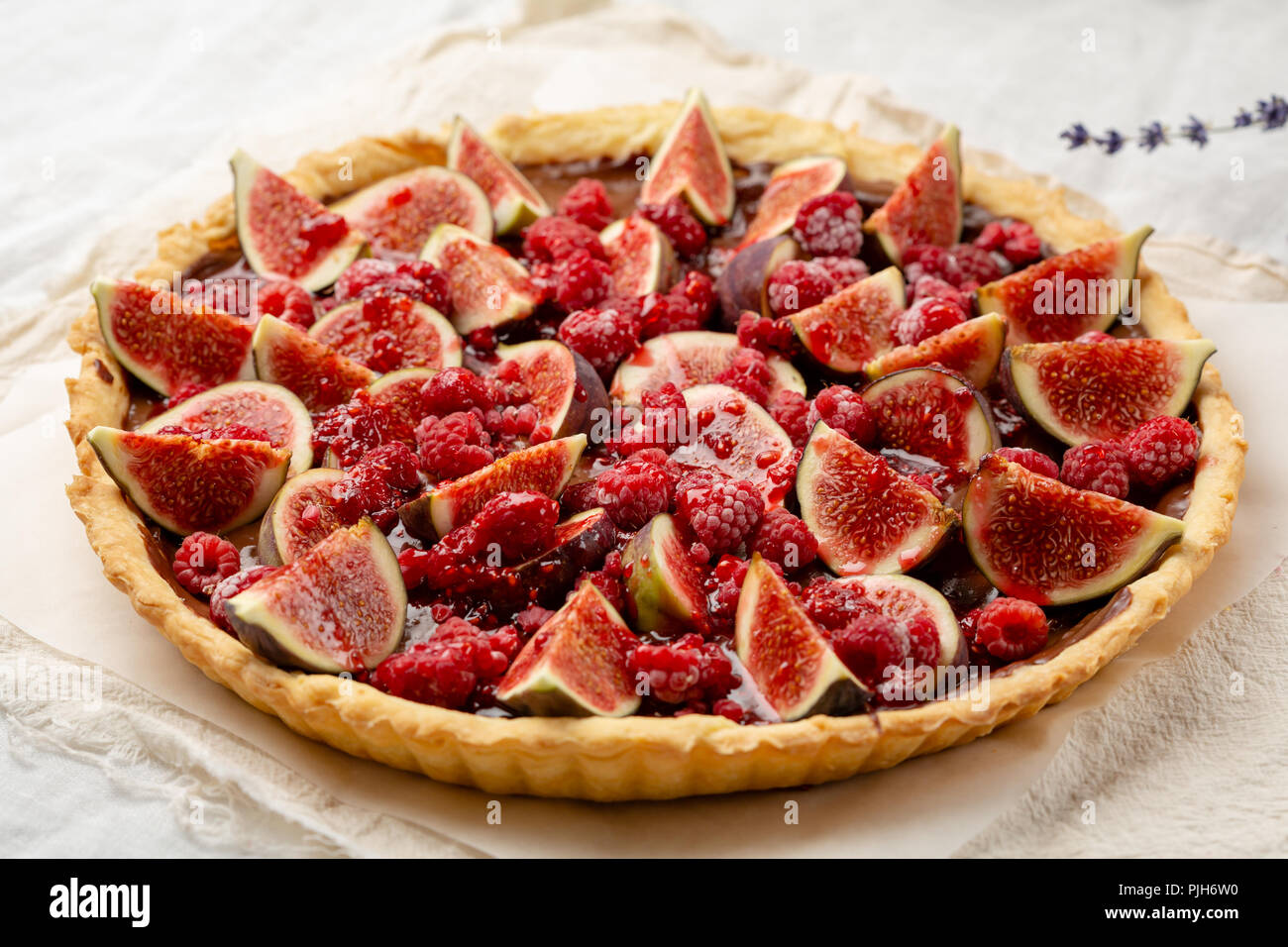 Sweet pie with figs and raspberry Stock Photo - Alamy