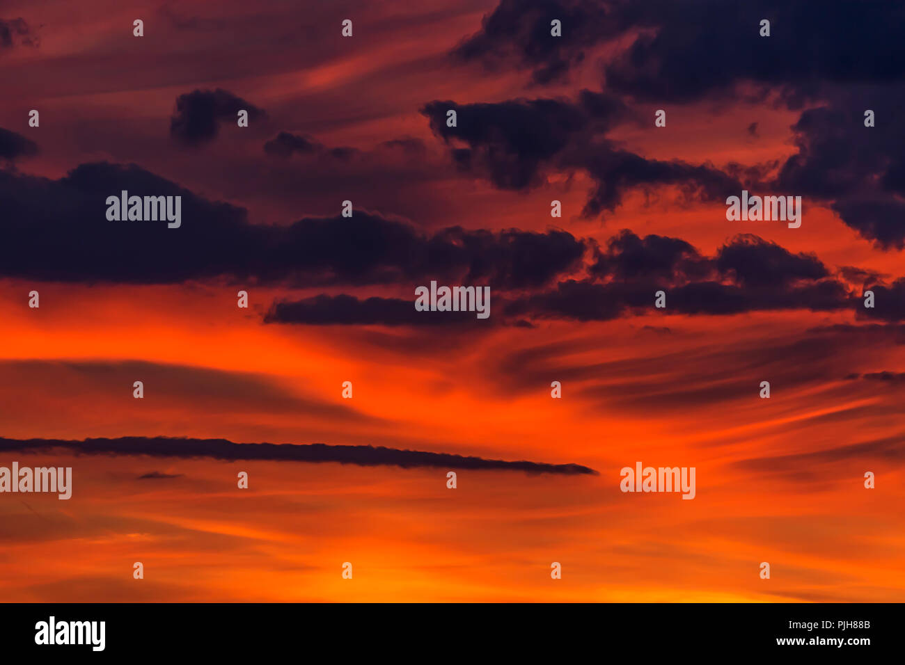 Red evening sun with clouds hi-res stock photography and images - Alamy