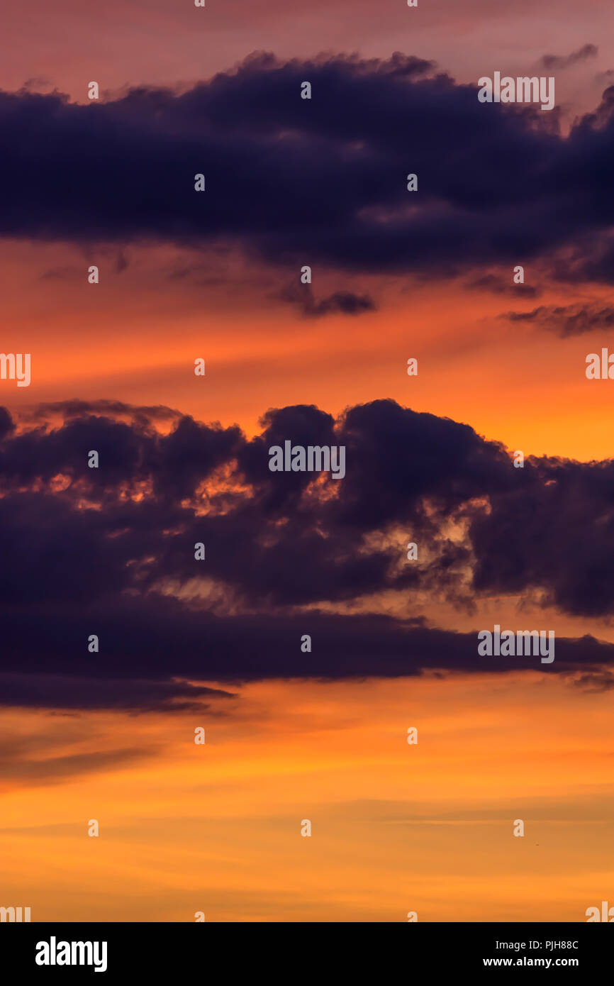 Red evening sun with clouds hi-res stock photography and images - Alamy