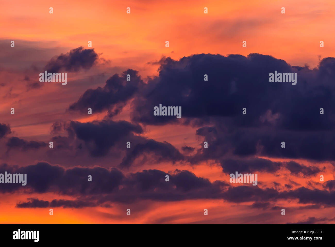 Red evening sun with clouds hi-res stock photography and images - Alamy