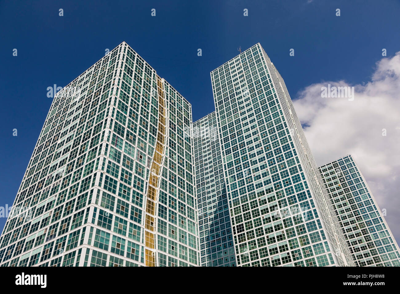 Dynamic snapshot images of modern high-rise buildings in downtown ...