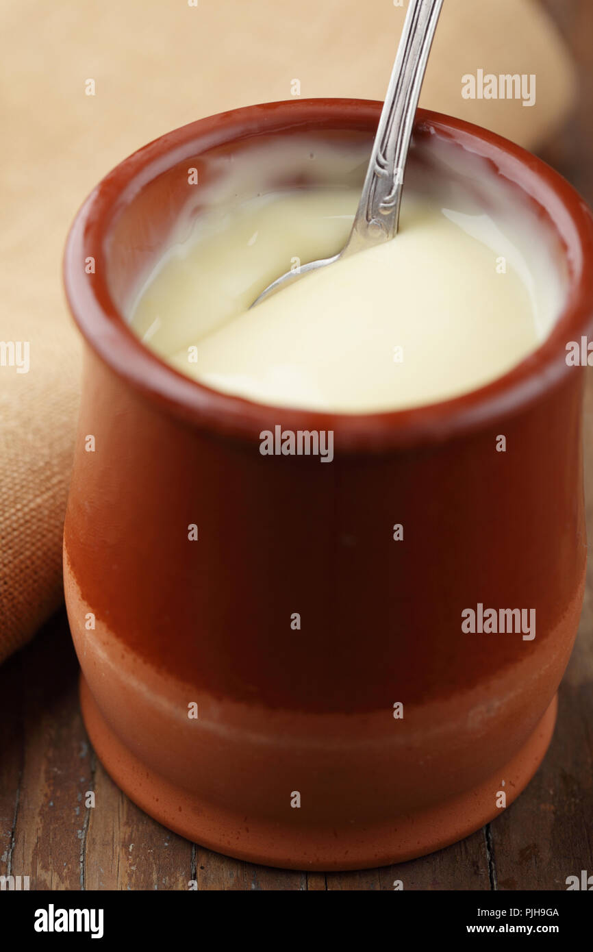 Pot of custard hi-res stock photography and images - Alamy