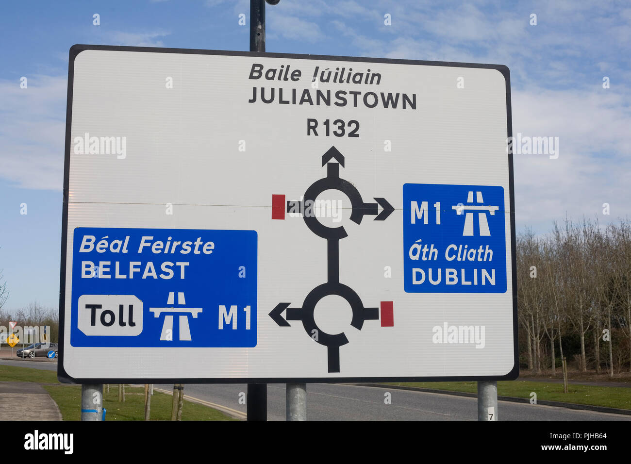 M1 motorway sign hi-res stock photography and images - Alamy