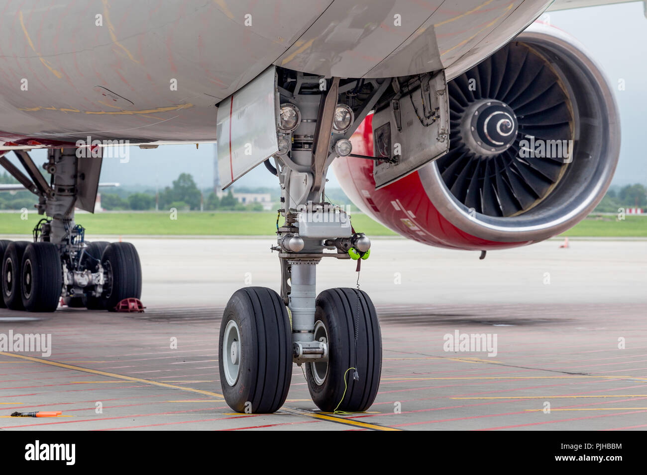 Airplane chassis hi-res stock photography and images - Alamy