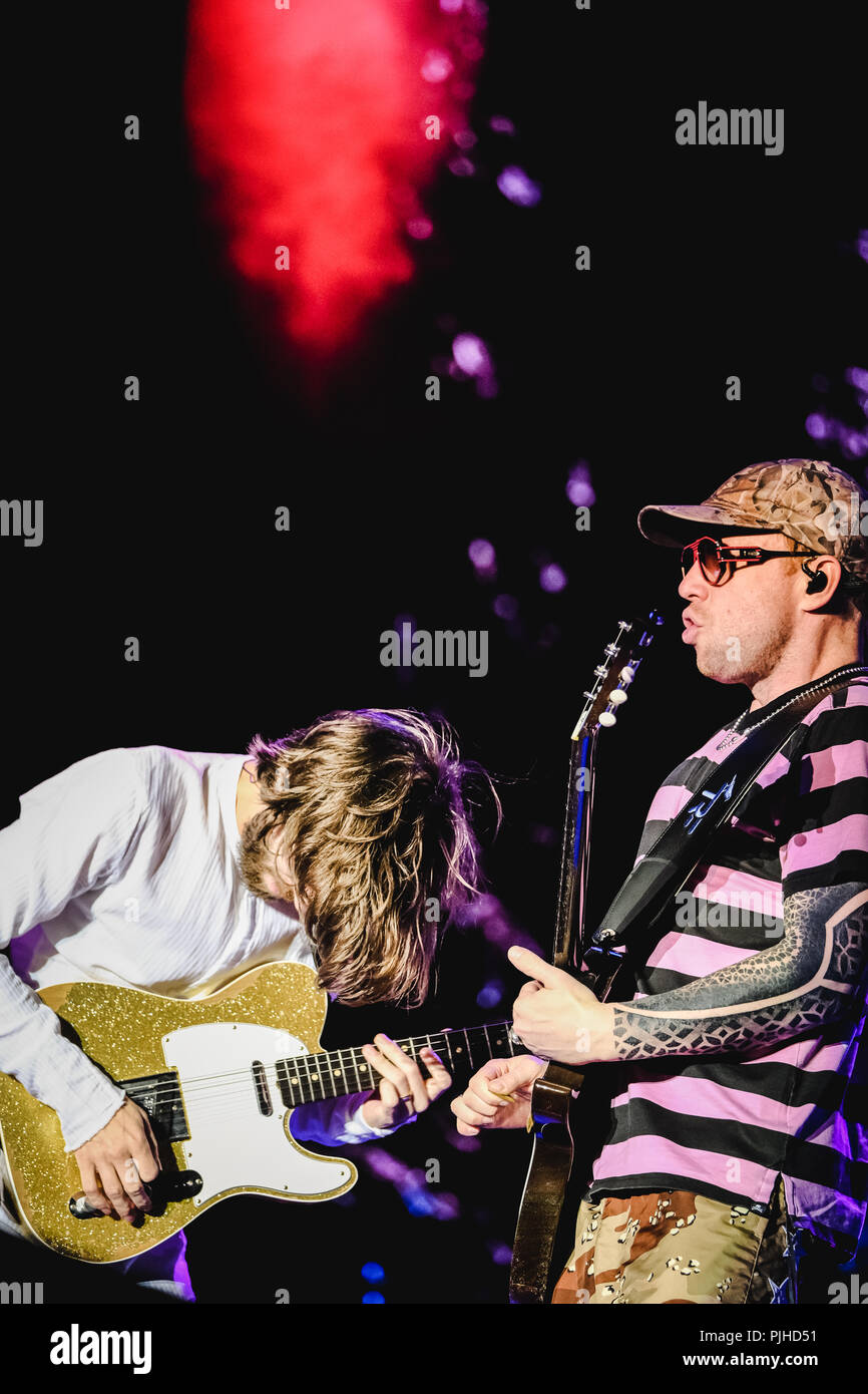 Wayne Sermon On Stage High Resolution Stock Photography and Images - Alamy