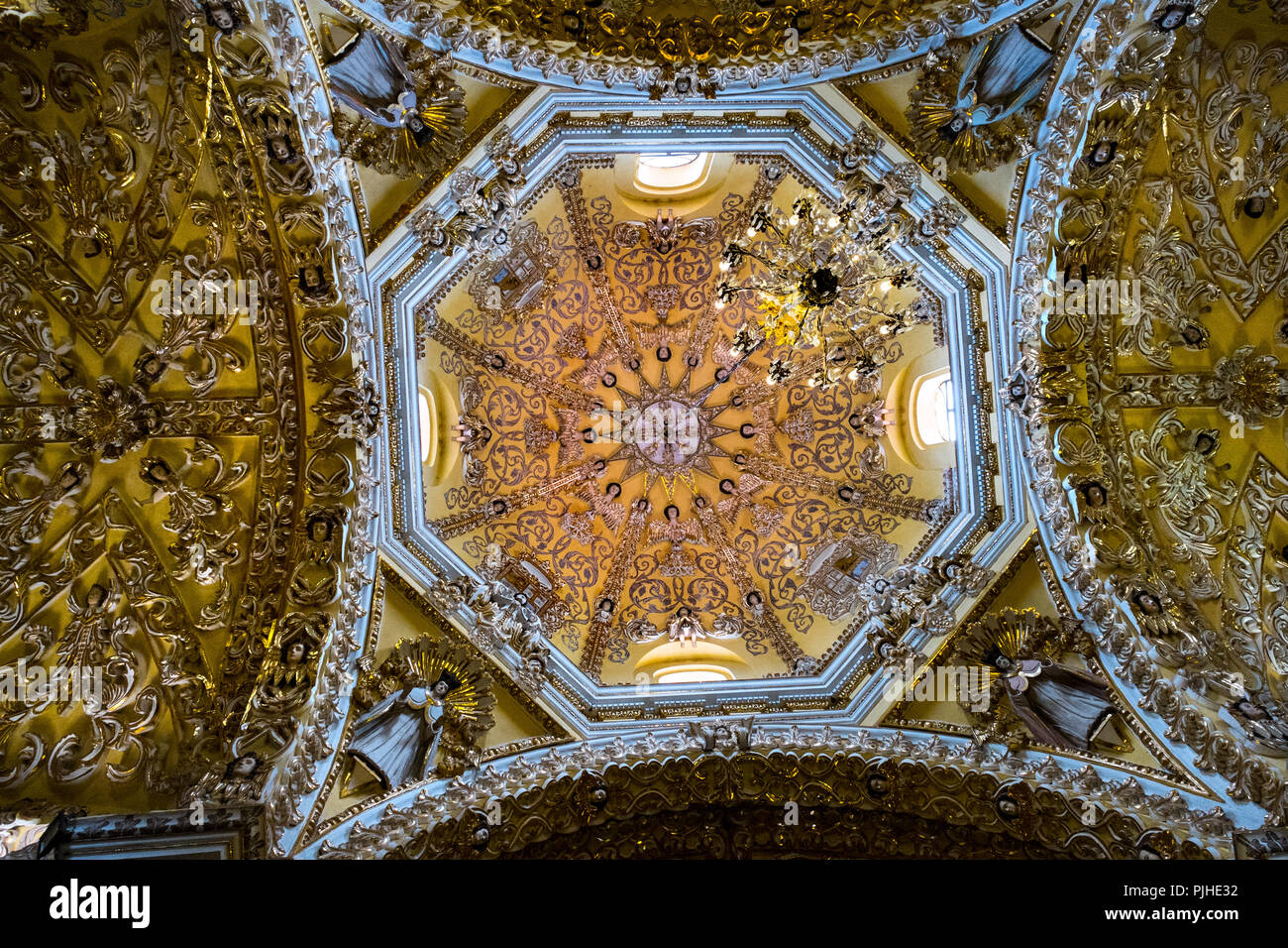 Templo de san francisco acatepec hi-res stock photography and images ...