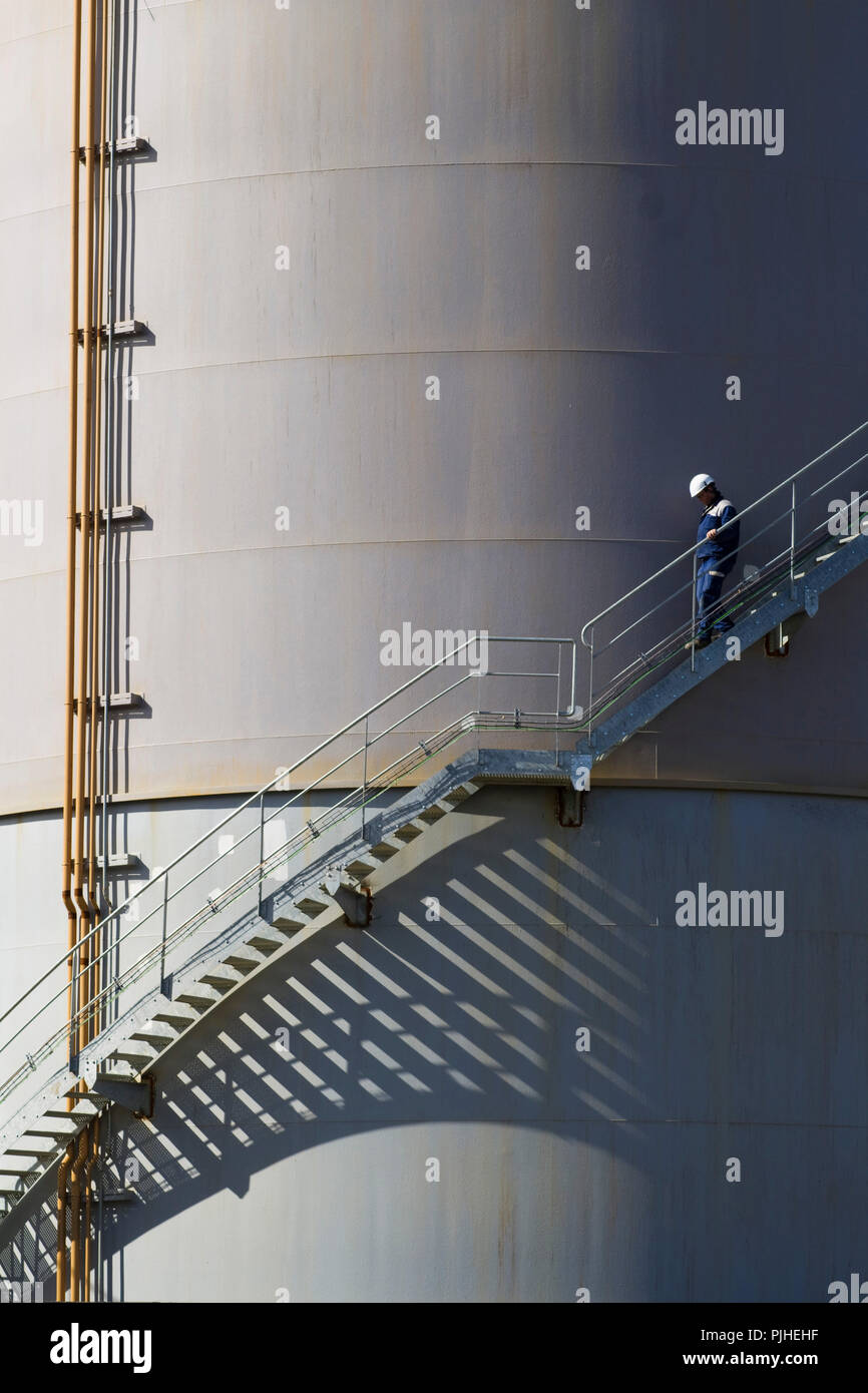 Giant silos hi-res stock photography and images - Alamy