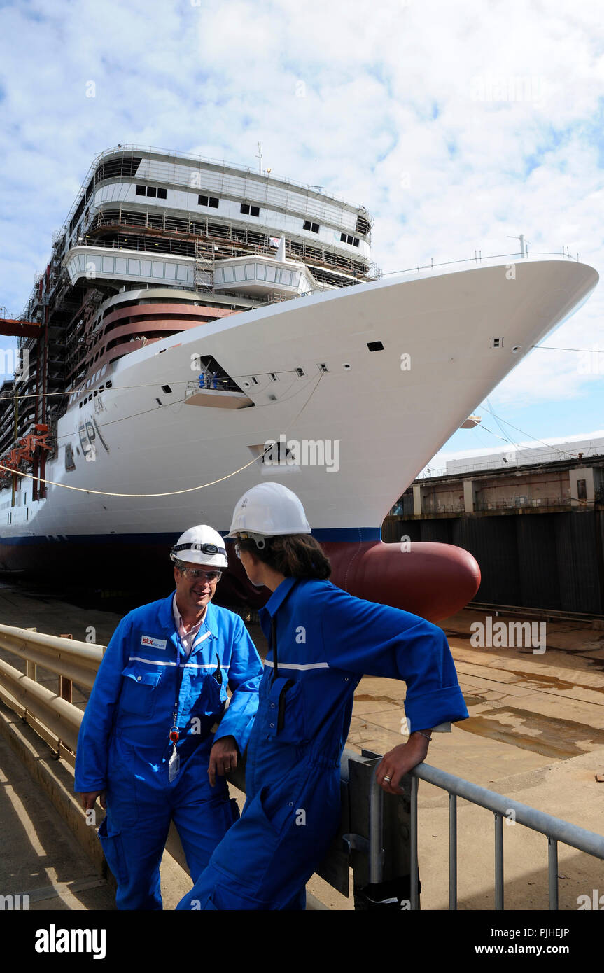 Us navy shipyard hi-res stock photography and images - Alamy