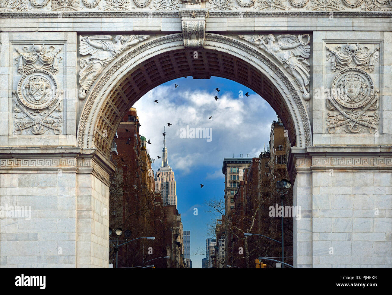 USA, New York, the triumphal arch in Washington Square Park in the 5th ...
