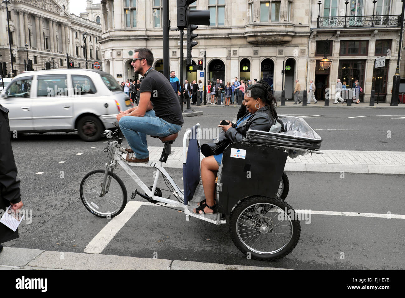 Rickshaw bike bicycle driver waiting hi-res stock photography and ...