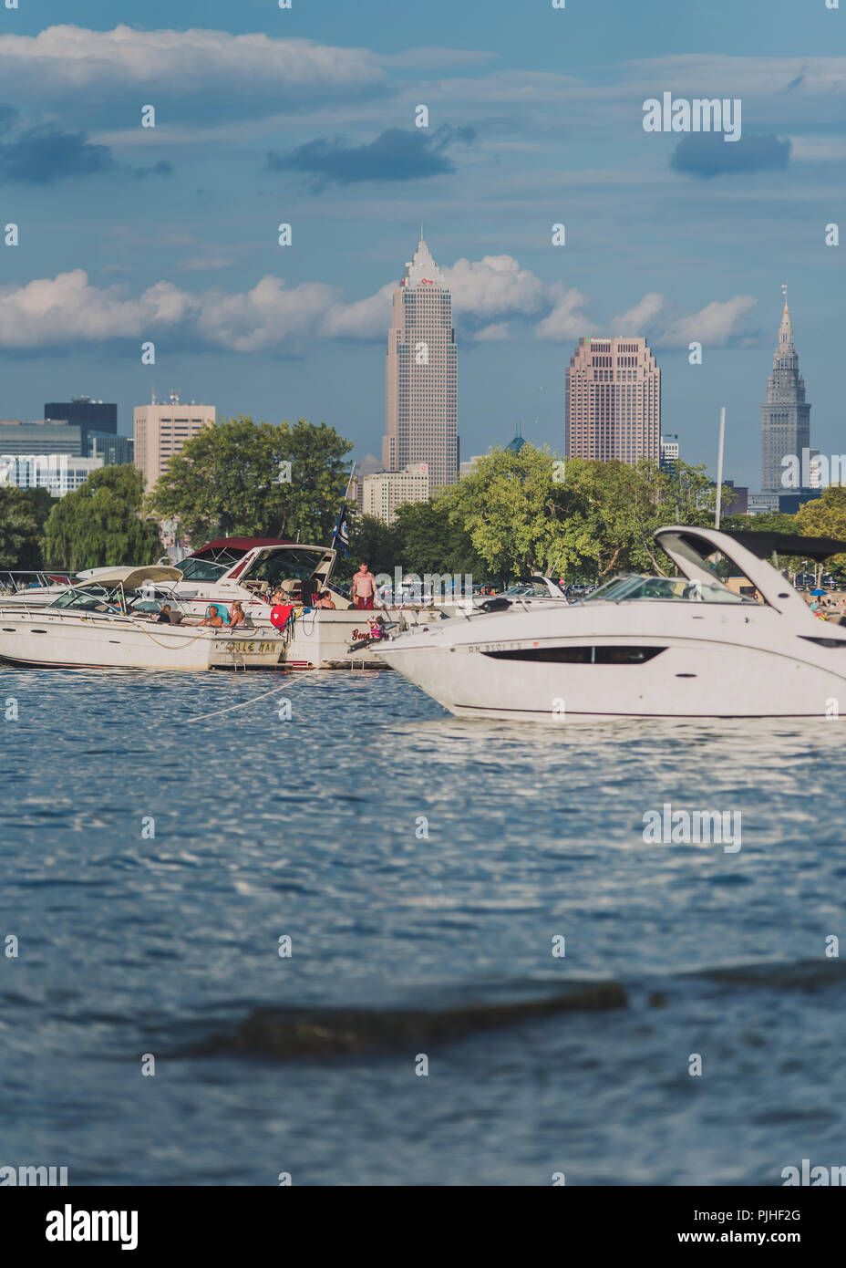 boats on the lake and cleveland skyline Stock Photo - Alamy