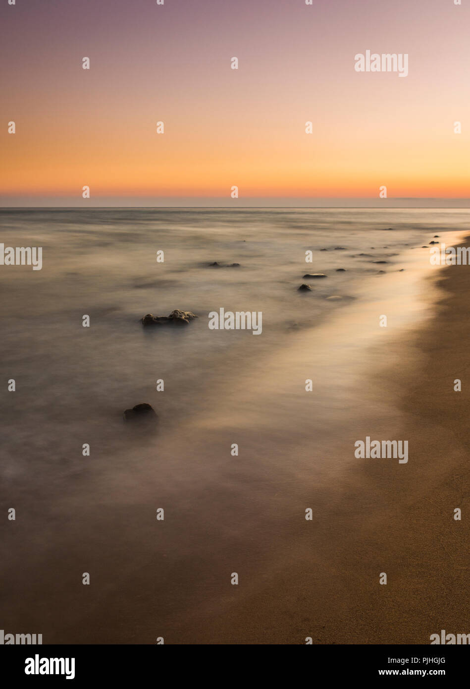 Simple beach scene line hi-res stock photography and images - Alamy