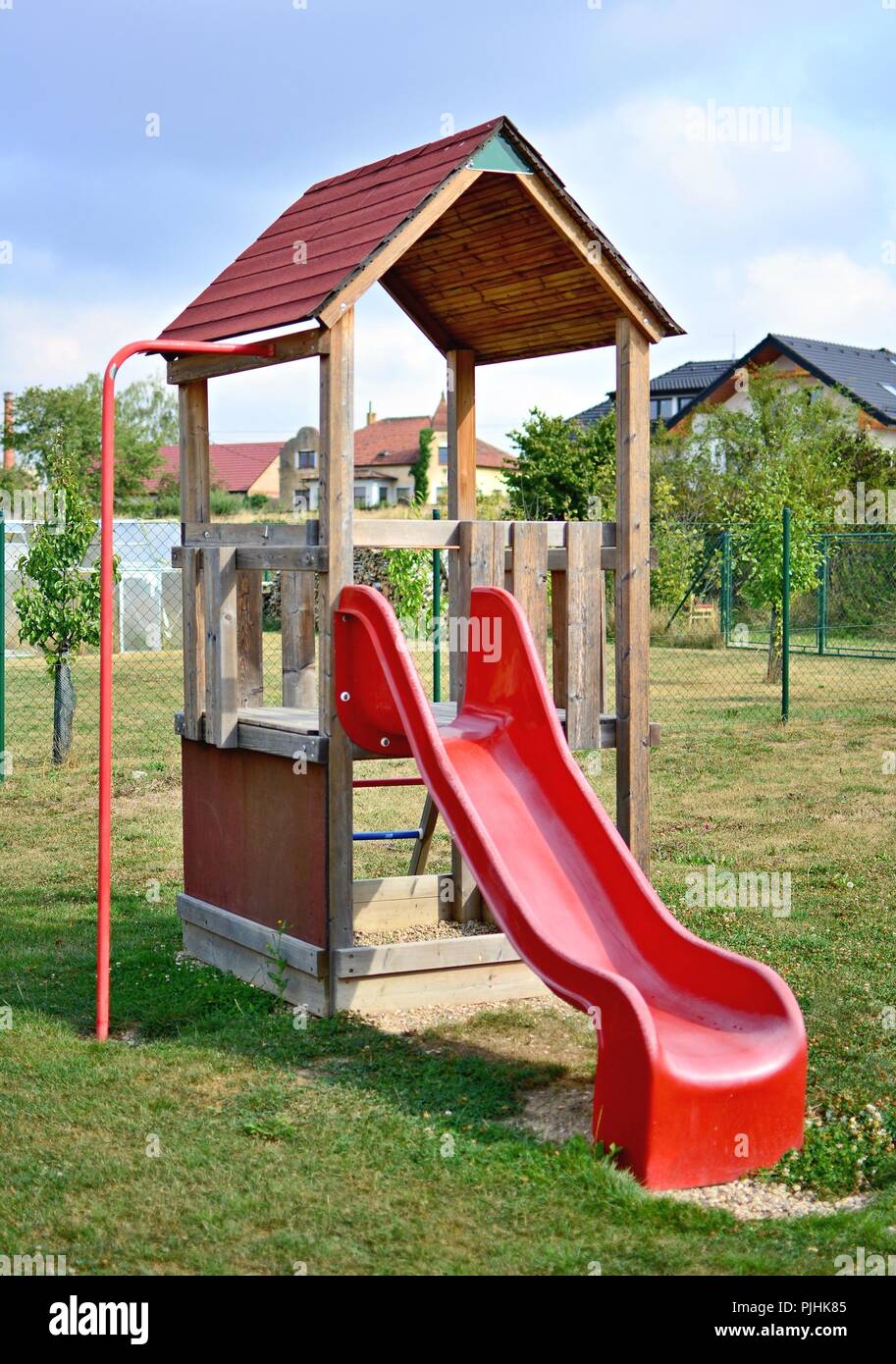 Empty red slide in the playground Stock Photo - Alamy