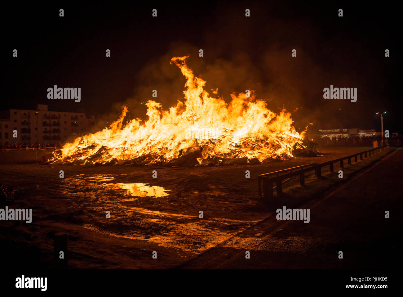 Bonfire burning field bonfire hi-res stock photography and images - Alamy