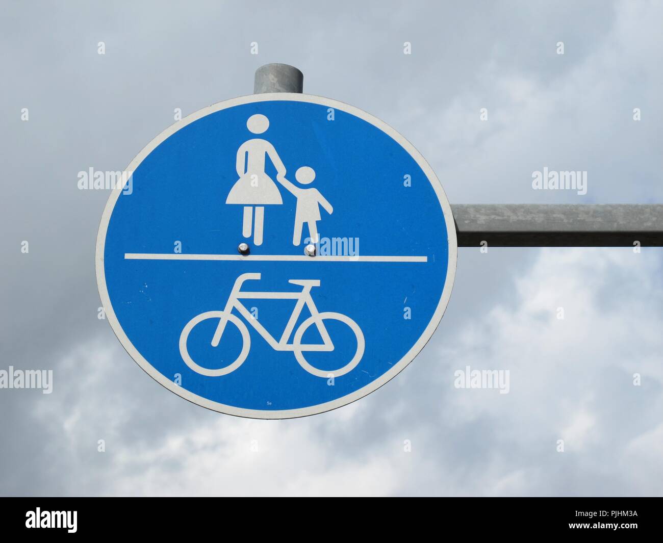 traffic sign road sign bike pedestrian Stock Photo - Alamy