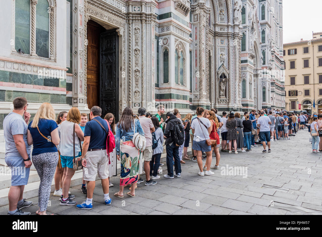 Long queues outside theCathedral of Santa Maria del Fiore, Piazza del ...