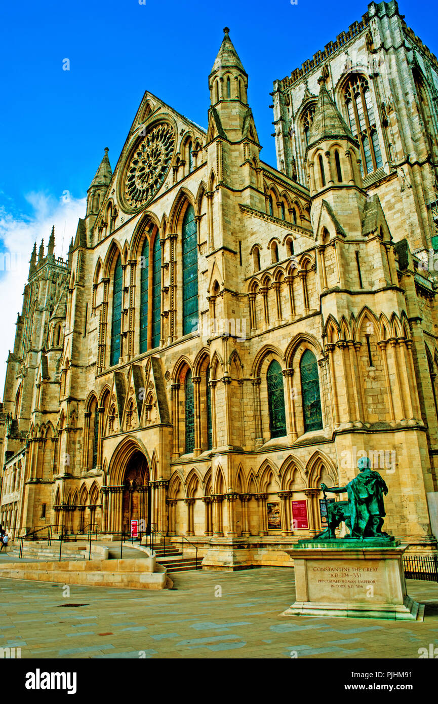 Sculpture york minster hi-res stock photography and images - Alamy