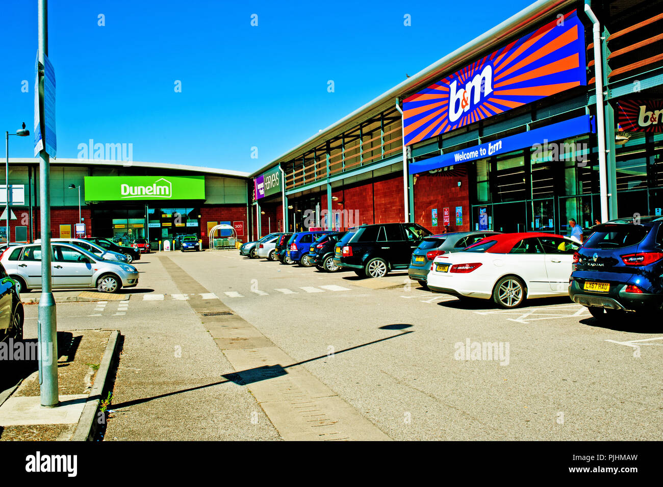 Retail park shopping hi-res stock photography and images - Alamy