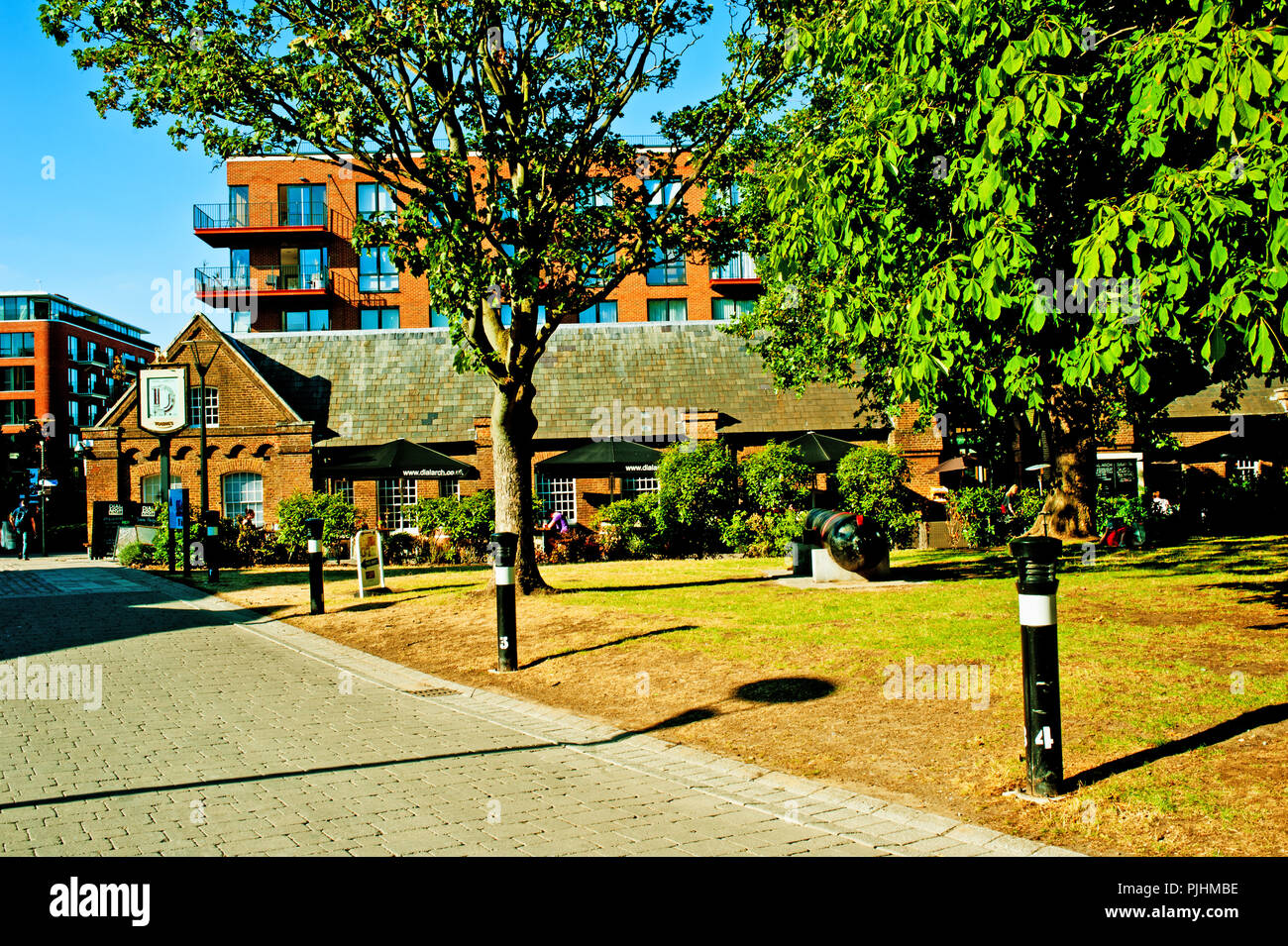 Dial arch inn hi-res stock photography and images - Alamy