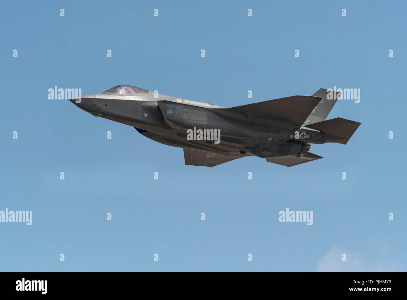 F35 fighter jet uk raf hi-res stock photography and images - Alamy