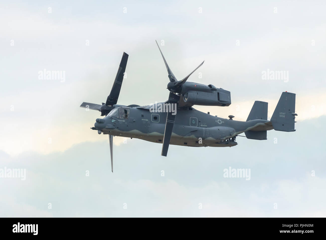 Mv 22b osprey tiltrotor aircraft hi-res stock photography and images ...