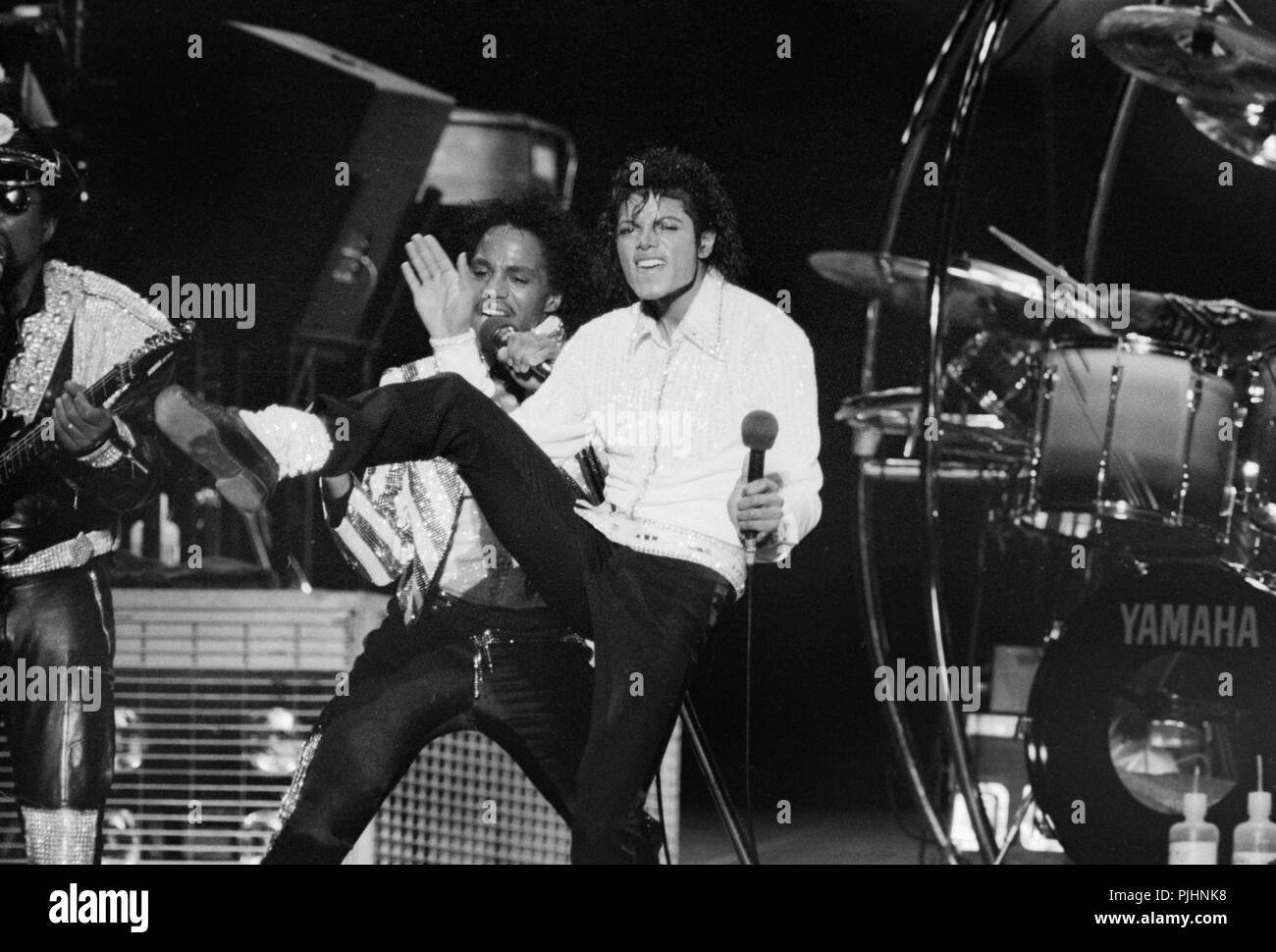 Michael Jackson performs at Chicago's Comiskey Park in 1984 Stock Photo ...