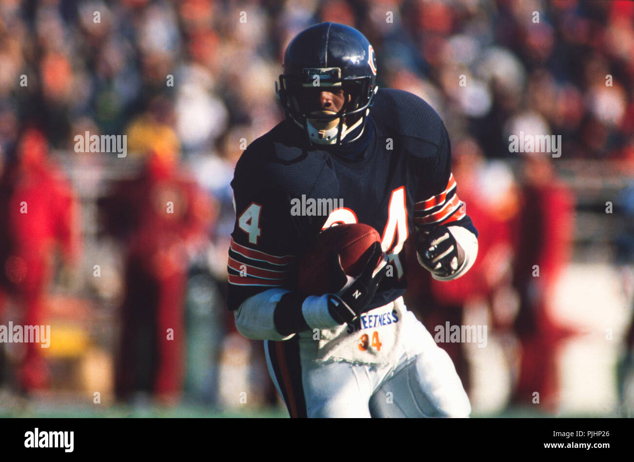 Chicago Bears running back Walter Payton in action during a National ...