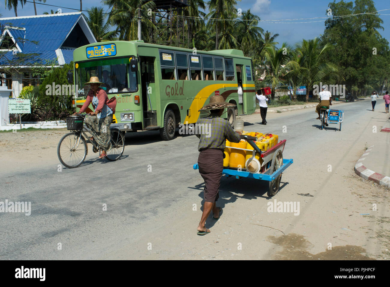 Pushing Handcart High Resolution Stock Photography and Images - Alamy