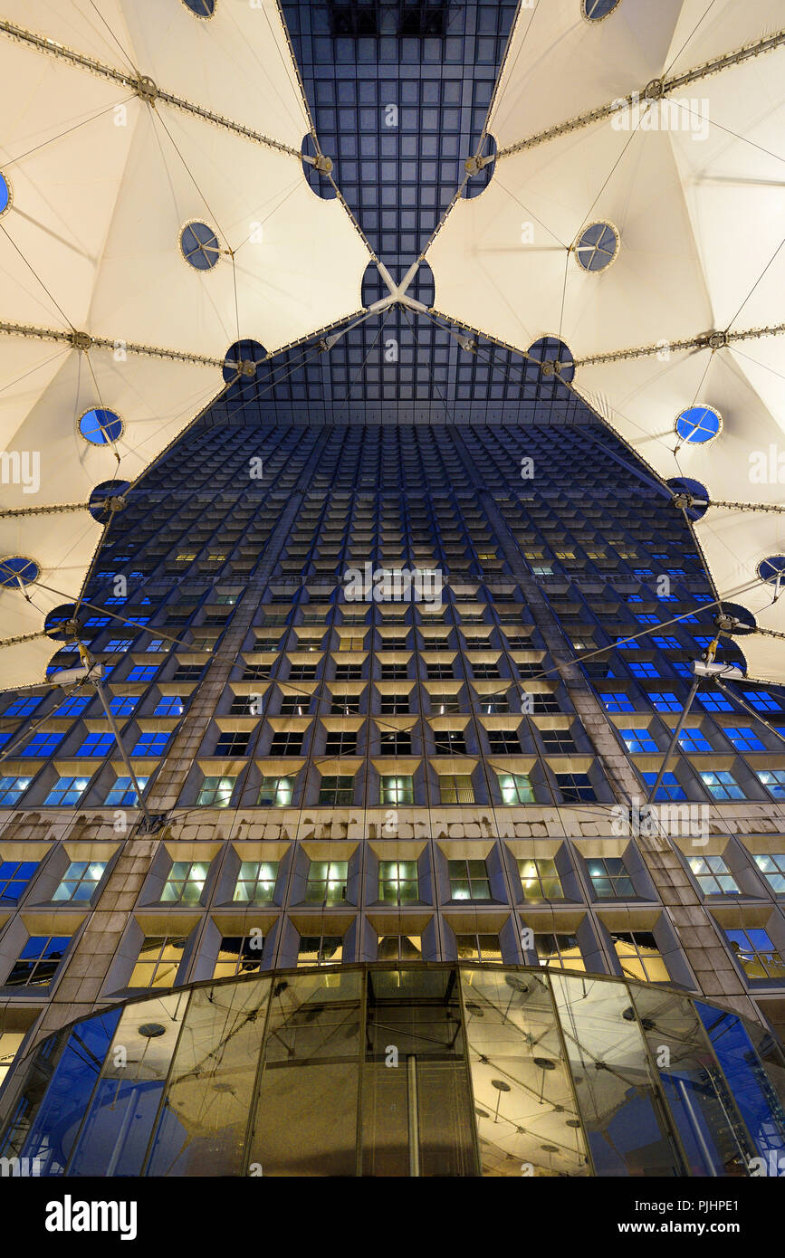 Tarpaulin paris hi-res stock photography and images - Alamy