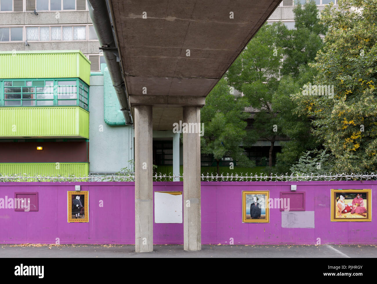 London housing estate walkway hi-res stock photography and images - Alamy