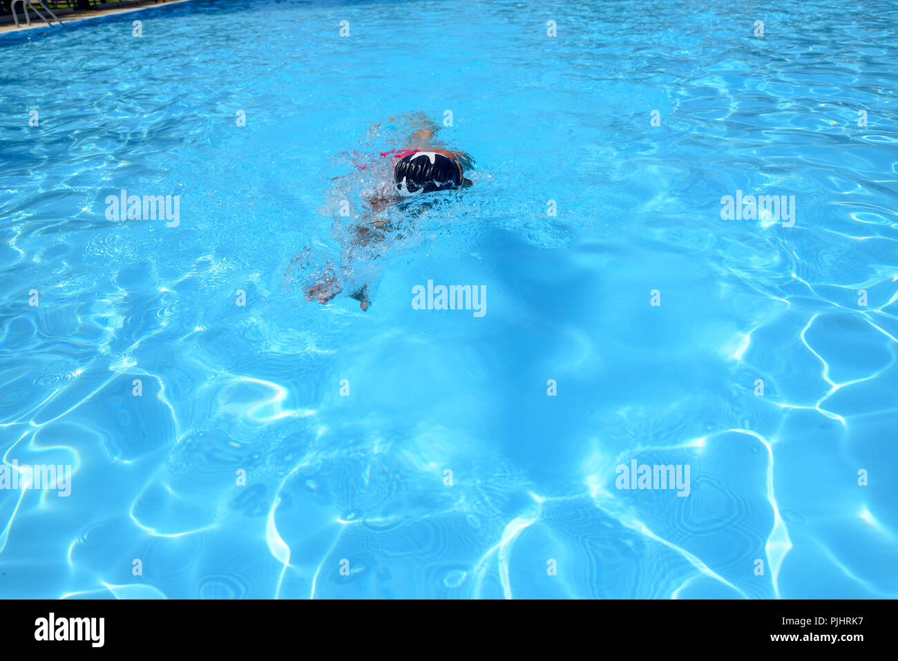 Muscular male swimmer wearing swim hi-res stock photography and images ...