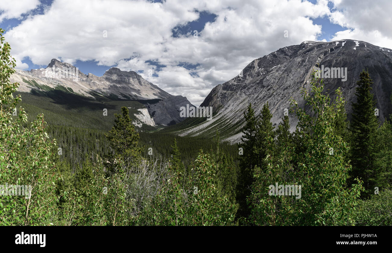 Rocky mountains in Banff National Park Stock Photo - Alamy