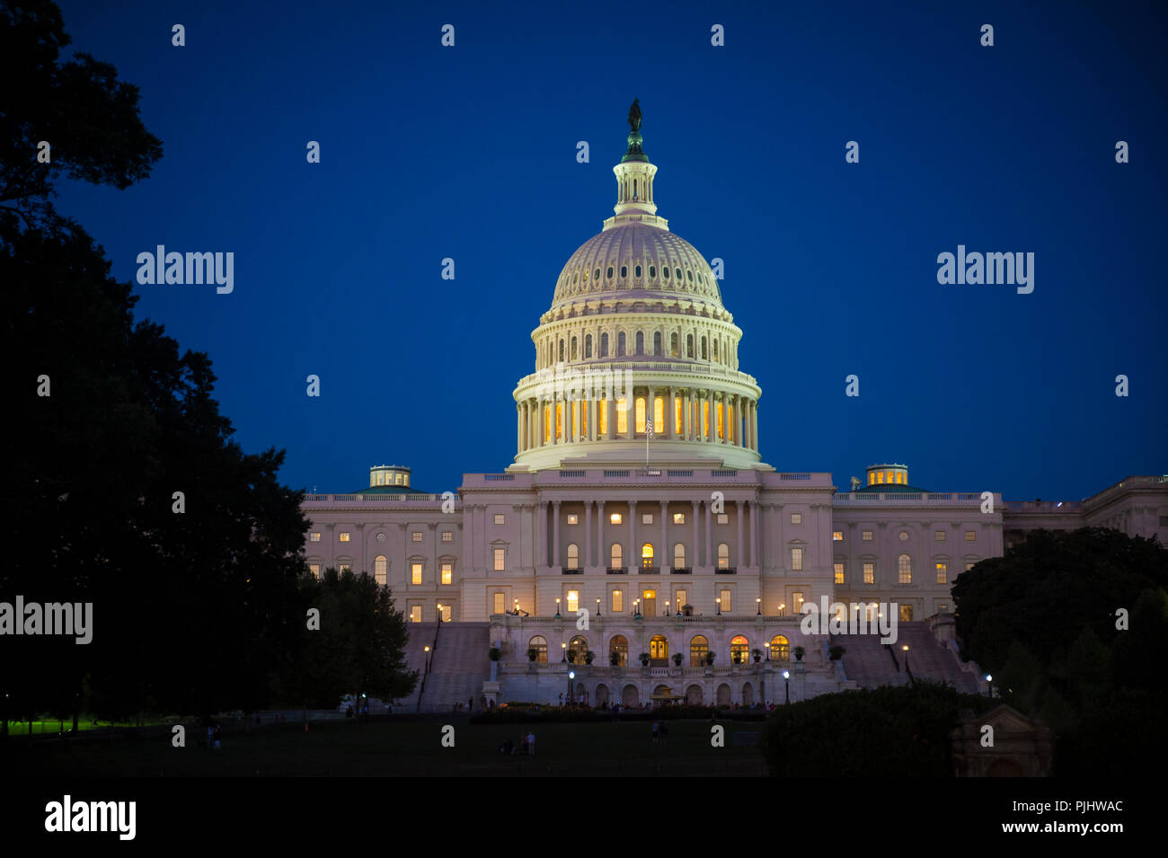 United capitol building dome steps hi-res stock photography and images ...