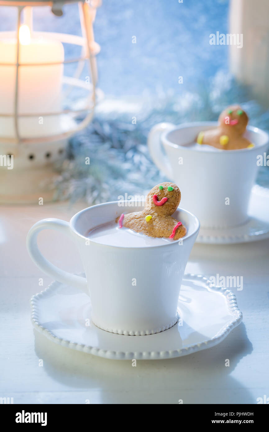 Sweet two gingerbread man relaxing for Christmas Stock Photo - Alamy