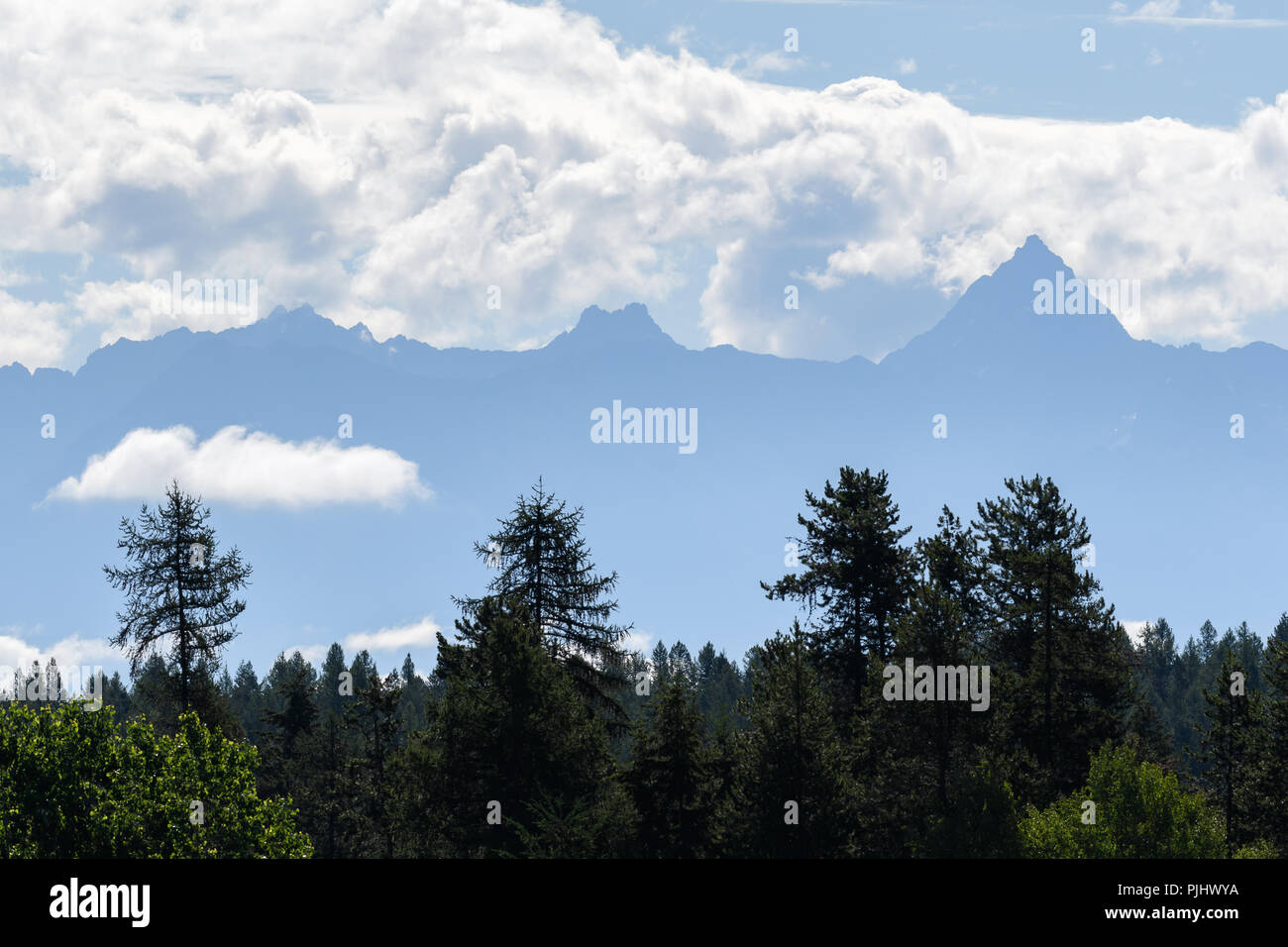 Sun rise over mountain canada hi-res stock photography and images - Alamy