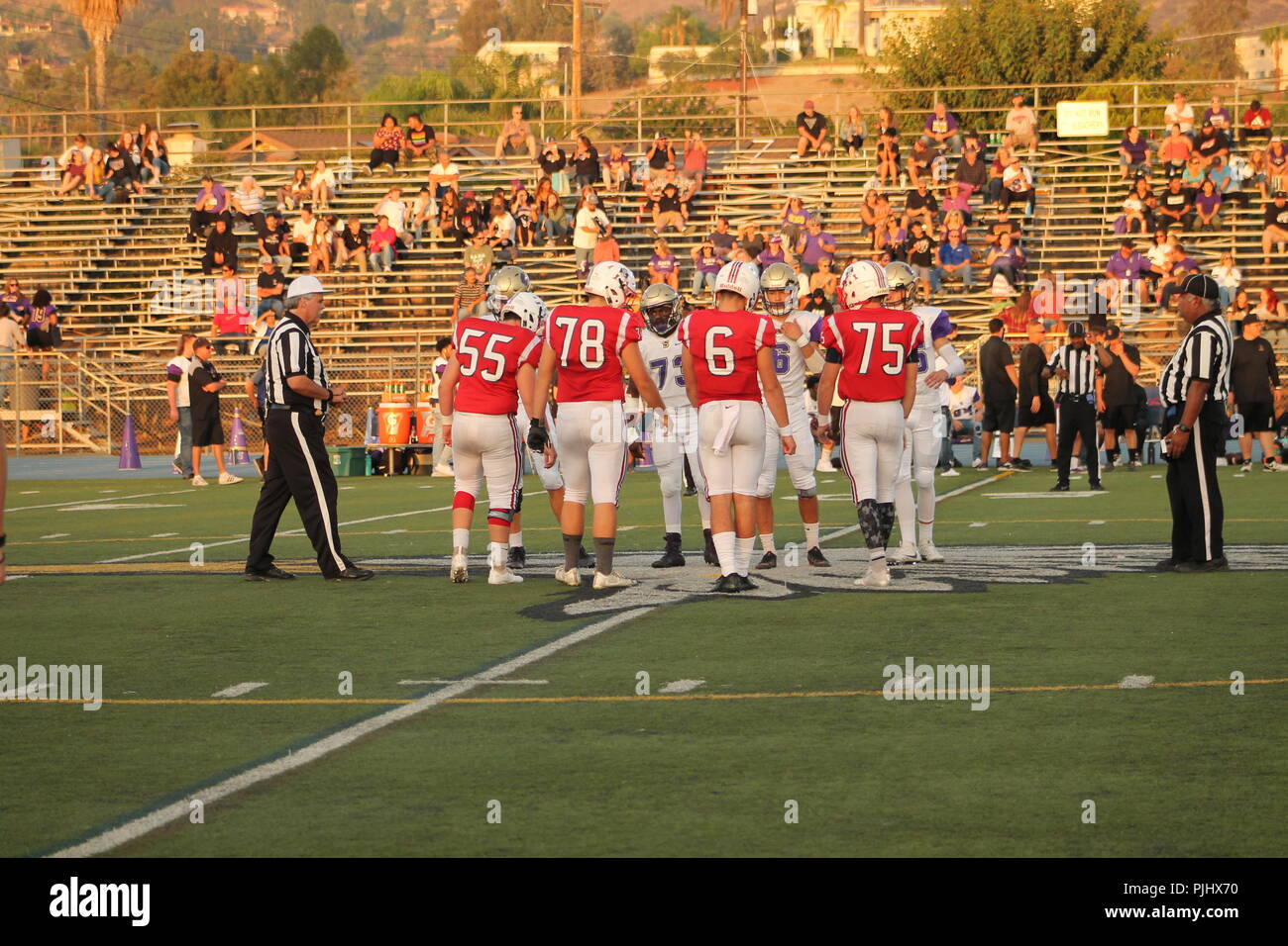 American football stadium crowd hi-res stock photography and images - Alamy