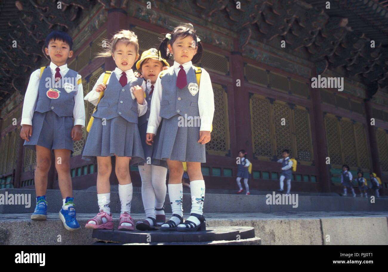 South korea school children hi-res stock photography and images - Alamy