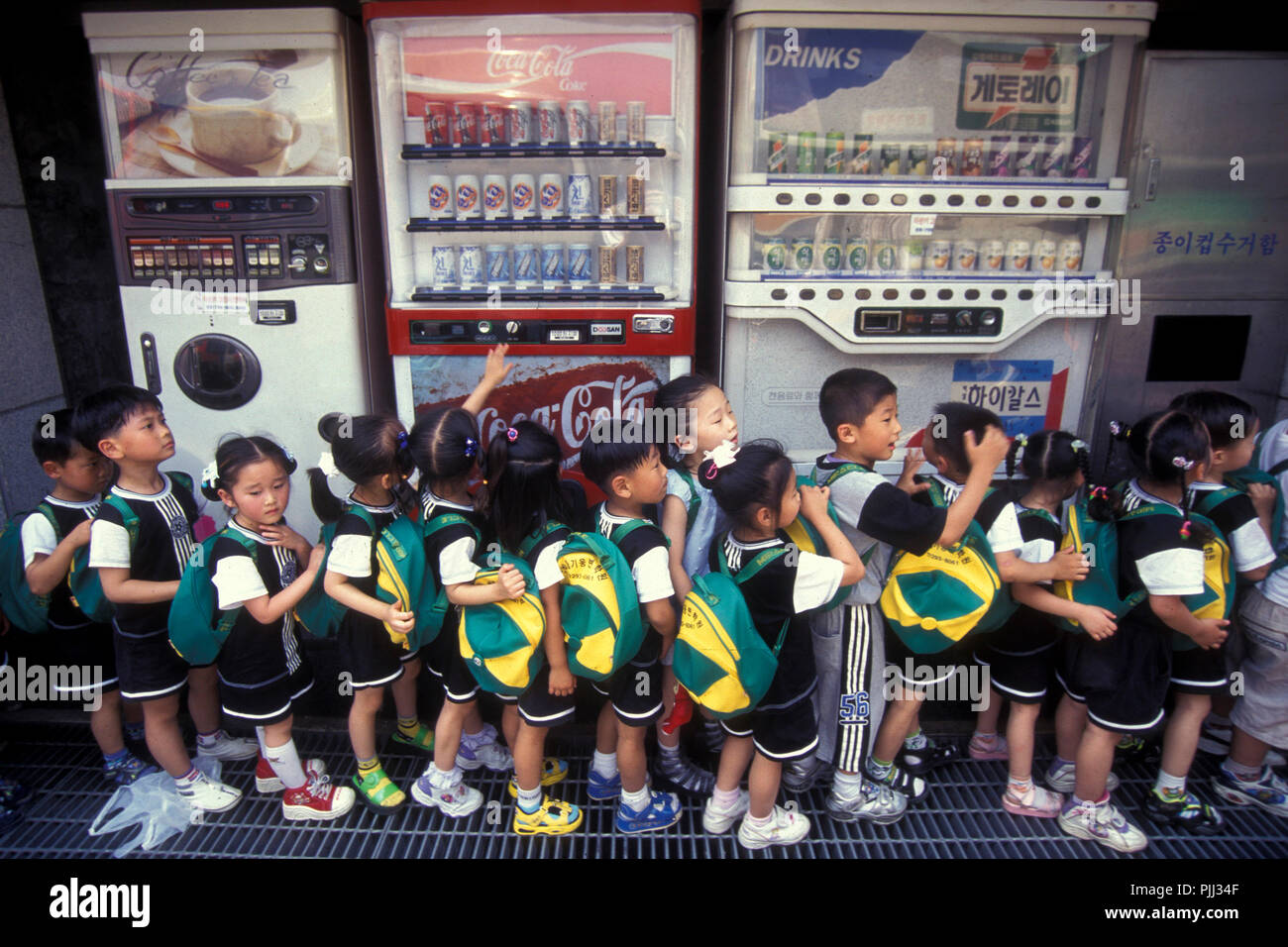 South korea school children hi-res stock photography and images - Alamy