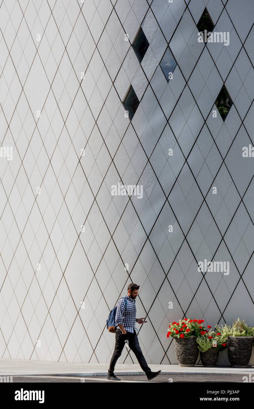 Geometric angles and diagonal lines on new architecture at Southwark ...